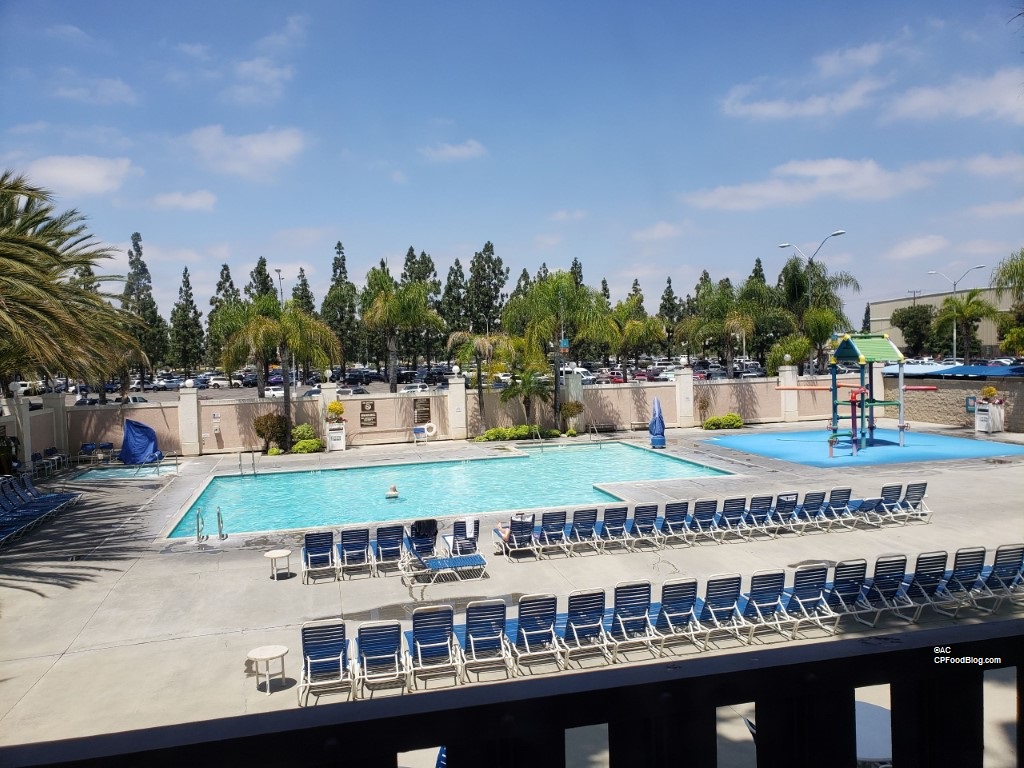 Review: Knott's Berry Farm Hotel Camp Snoopy Rooms - FUN Food Blog